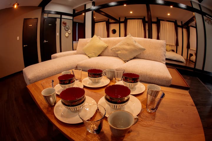 札幌からJrで35分、美唄駅前でアクセス便利な和モダン貸切一軒家、駐車場wifi無料! - 이와미자와시