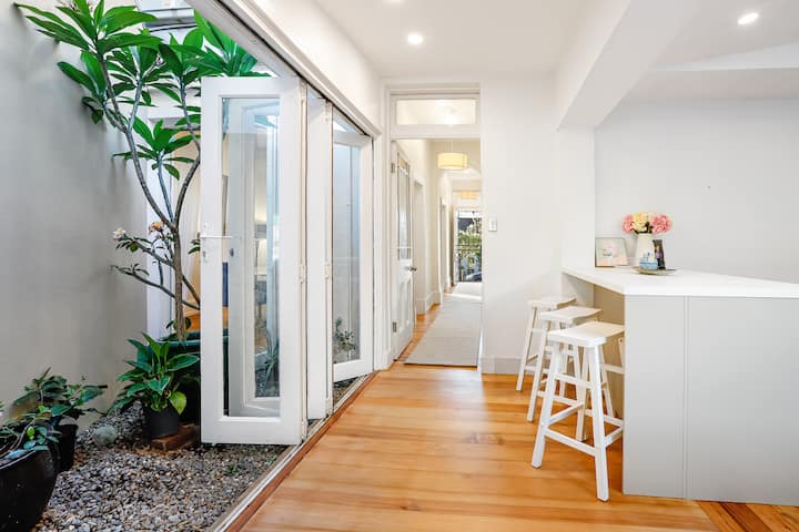 Bright & Spacious Home, Near To Sydney Cbd - North Sydney