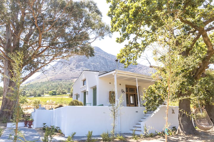 Authentic And Charming French-inspired Cottage - Franschhoek