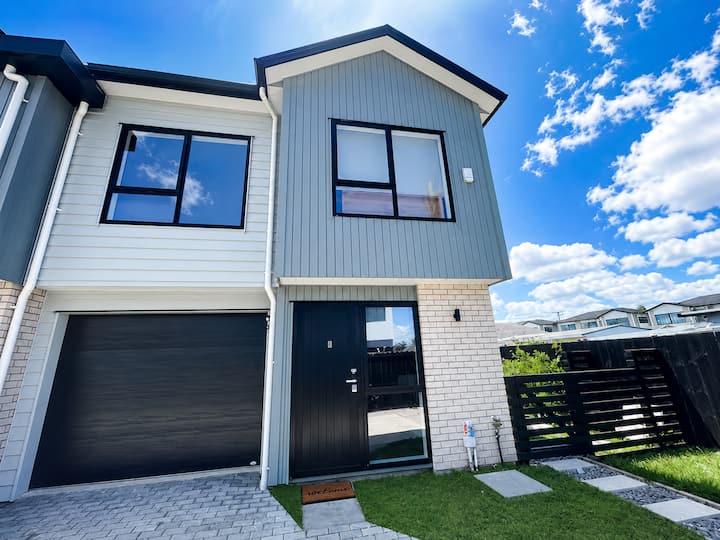 Modern 4br Group & Family Retreat 10-mins Airport - Auckland