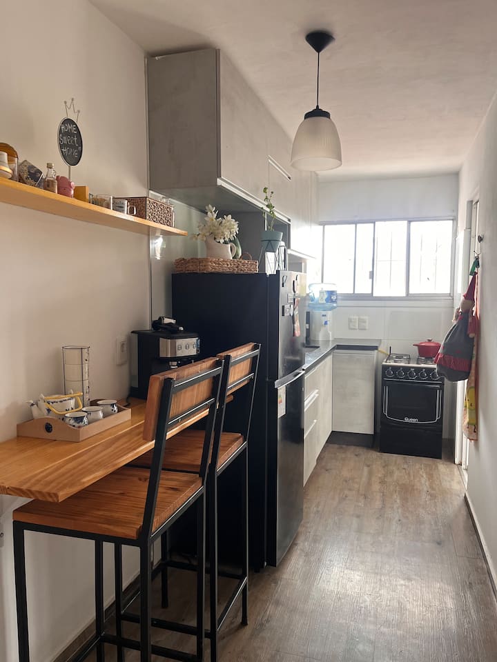 Apto Cómodo En Pocitos 2 Dormitorios Y Garaje - Montevideo