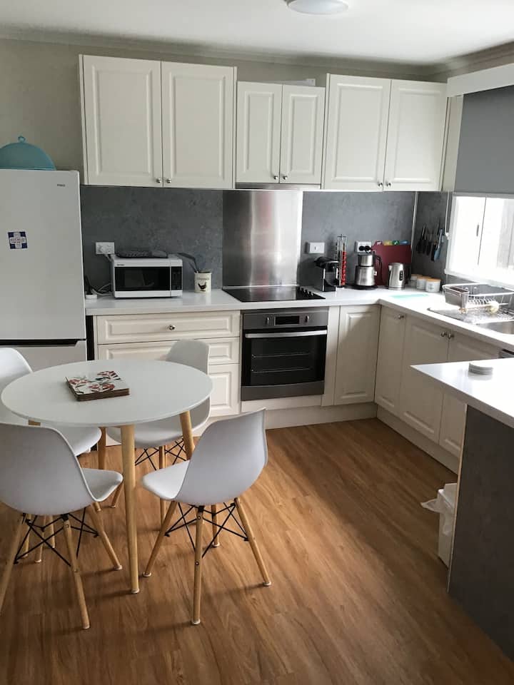 Relax And Unwind At Mitchell Hideaway - Hobart