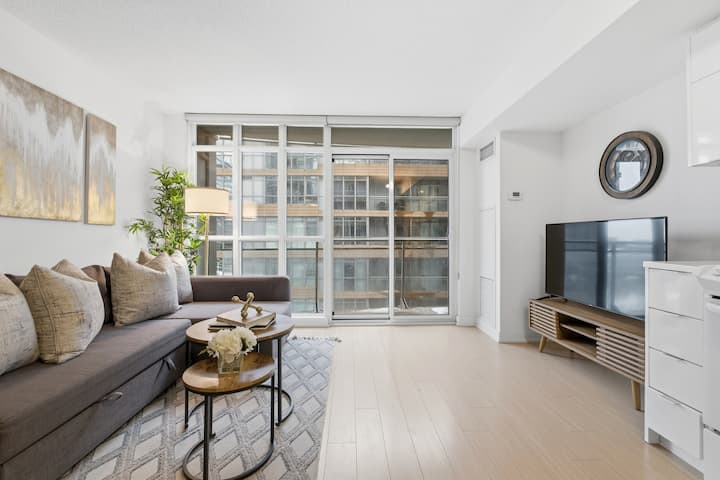 Relax In City Style + 1 Free Parking - Toronto