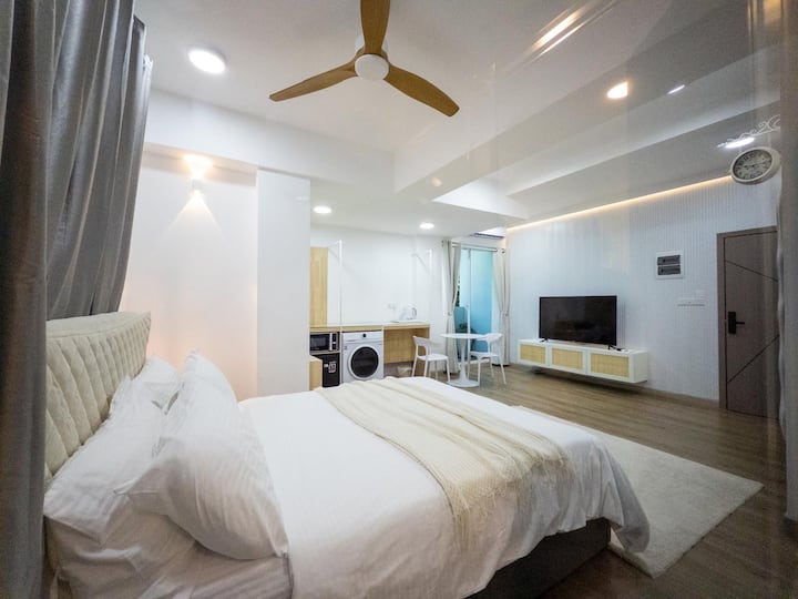 Modern 1br Studio | 5-min Walk To The Beach - Maldives