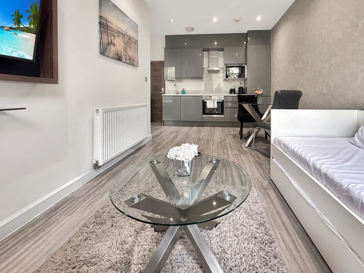 #24 Beautiful Apartment @Cmk Walkable To Station - Milton Keynes