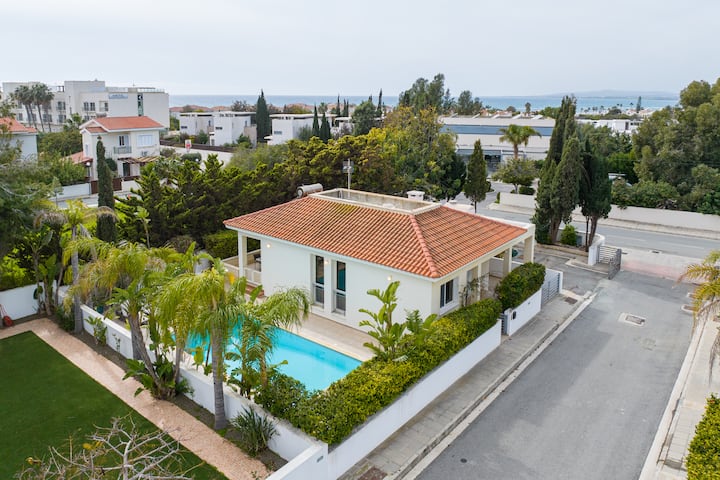 Villa With Private Pool In Pervolia Larnaka - Cyprus