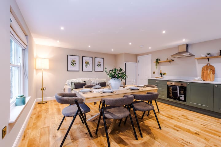 Cathedral View - Hop, Skip & Jump To The Cathedral - Ripon