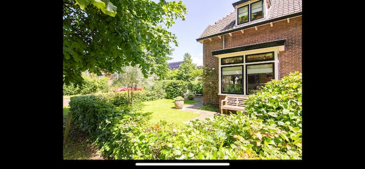 Charmante Hoekwoning In Het
Hart Van Bergen Nh - Egmond aan Zee