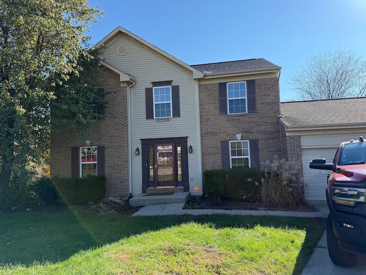 Family Retreat!  Game Room, Basement Suite, Yard - Covington, KY