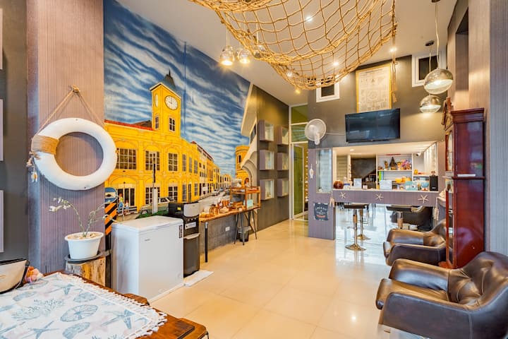 Good Breeze Hostel - Phuket, Thailand