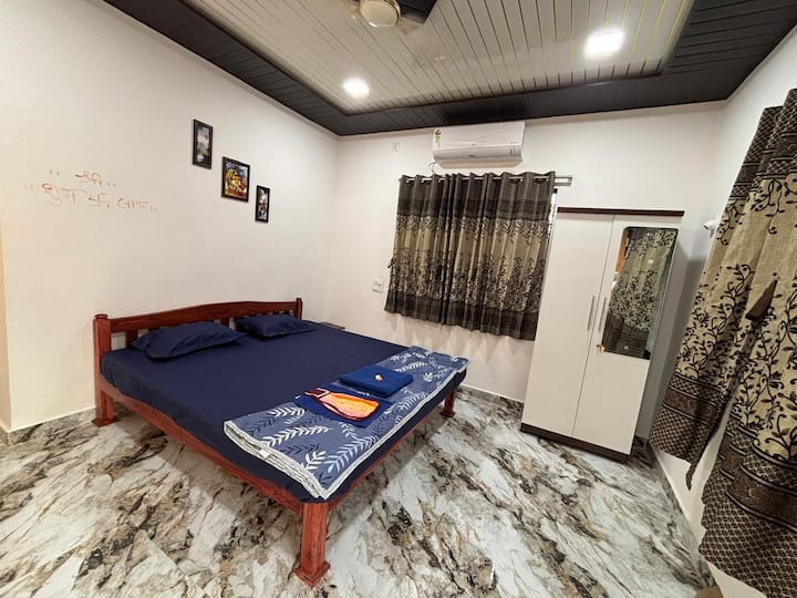 Swarupa Homestay Room No.1 Shrivardhan Beach - Shrivardhan