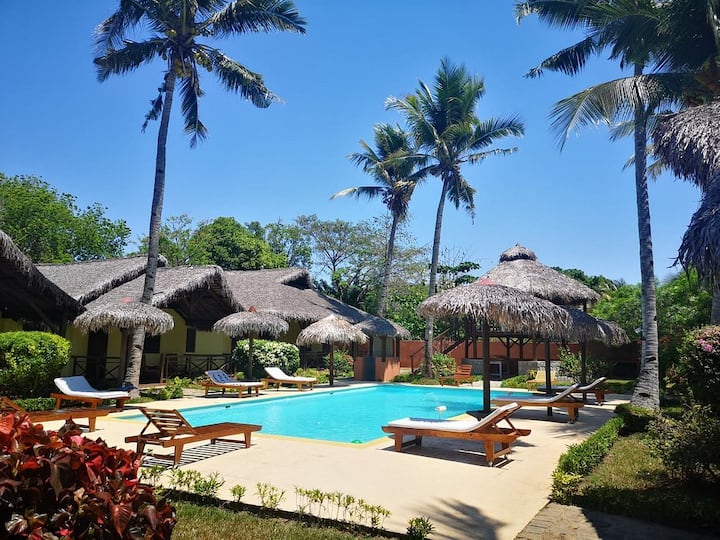Bungalow Acacias, Jardin Tropical, Calme, Piscine - マダガスカル