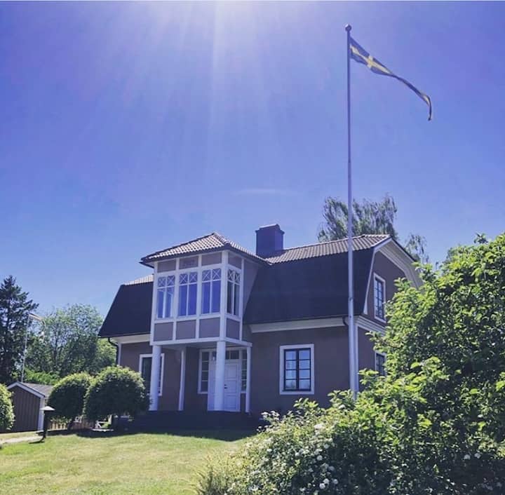 Rymlig 20-talsvilla För Den Stora Familjen - Norrköping