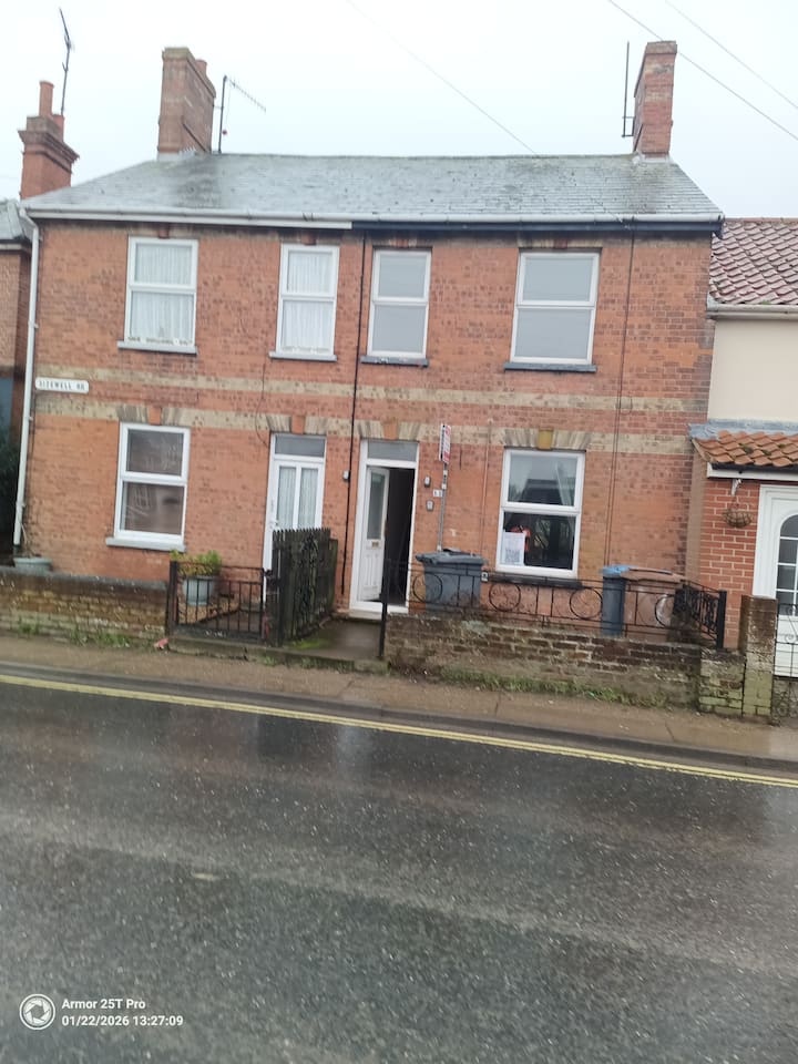 Immaculate, Three-bedroom Mid-terrace House - Saxmundham