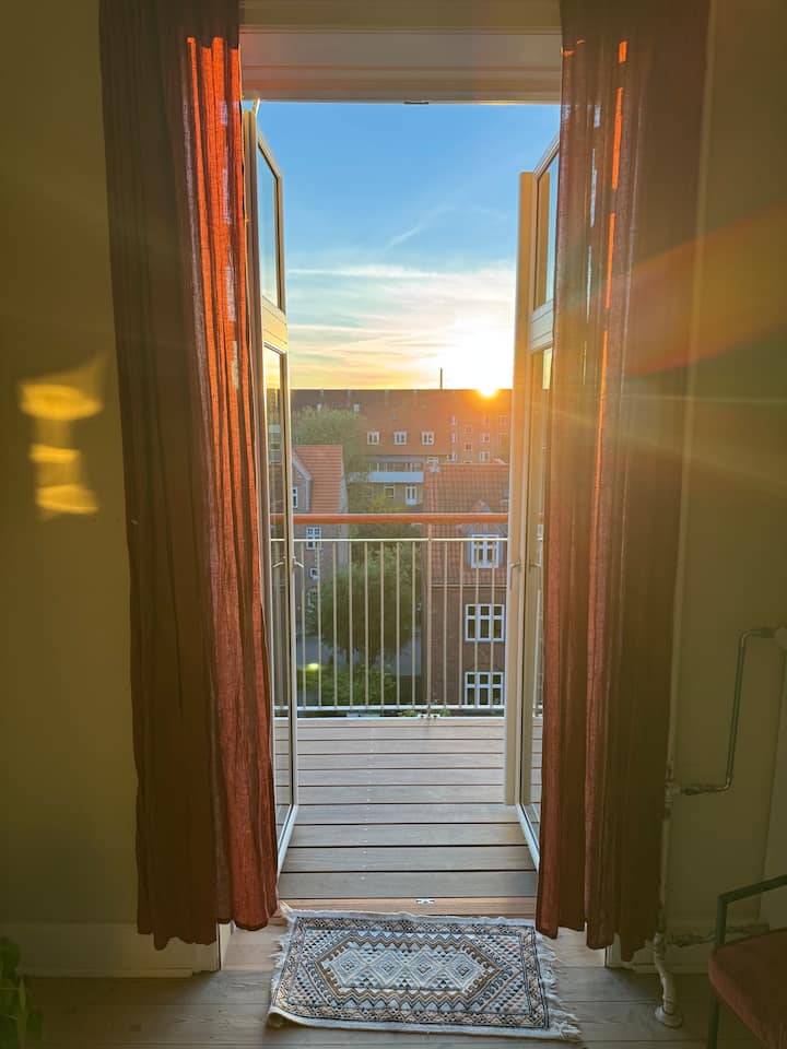 Bright Home With Balcony, Near Beach & Metro - Kopenhagen