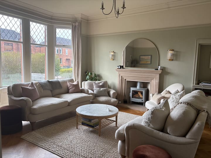 4 Bed Home - Walking Distance To Scotstoun Stadium - Glasgow