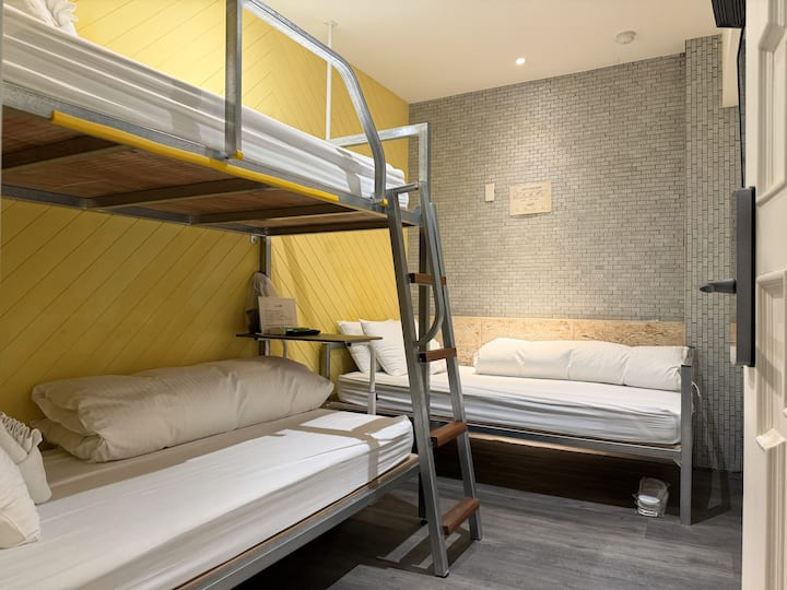 府城小旅棧背包三人房 - 中西區/國華街/赤崁樓 - Tainan City