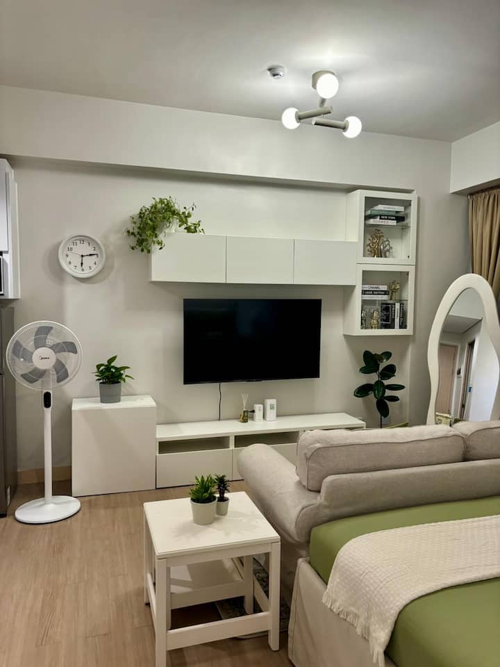 Stylish City Condo Near Sm City Sta Rosa - Biñan