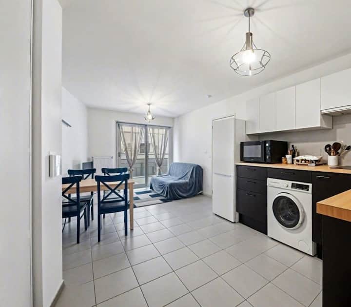 Appartement, Parfait Pour Couple Qui Visite Lyon - Saint-Fons