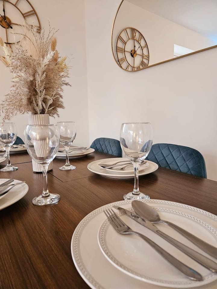 Comfy 5br House | Bedford | Contractors | Families - Bedford