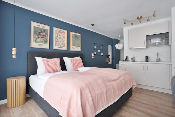 Deluxe Studio With Sofa | Kitchen | Home2share - Halle (Saale)