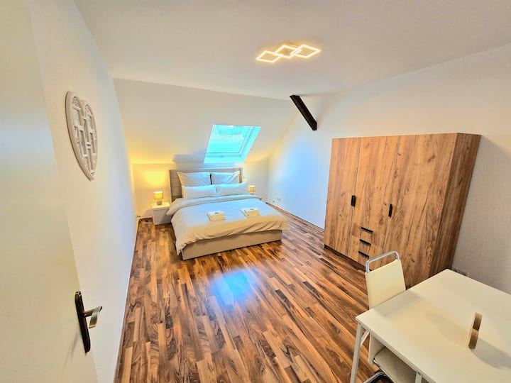 Superior Apartment Mit Eigenem Balkon & Parkplatz - Chemnitz