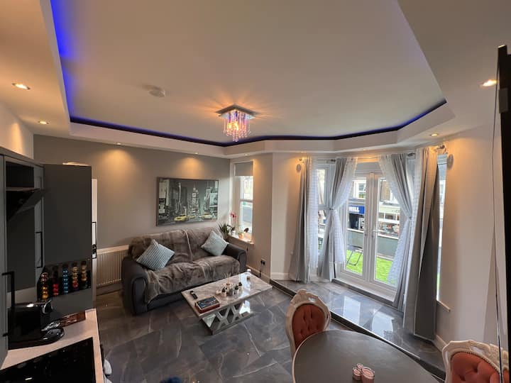 Modern 3-bedroom Apartment, City Centre - Cardiff