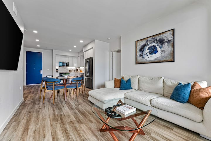 Nautical Knees | Water View Pool, Jacuzzi And Gym - Marina del Rey, CA