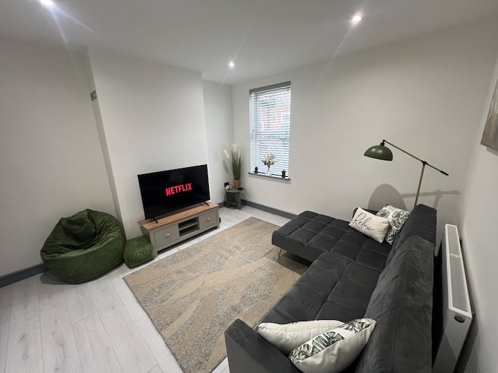 Modern 2-bedroom Flat, Close To City Centre - Nottingham