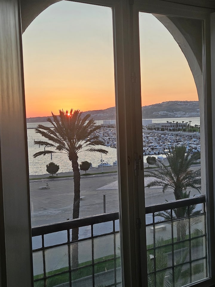 Marina Sea View : Colonial Building, Wifi - Tangier