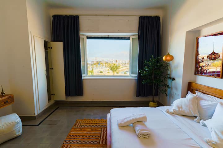 Seafront Apartment Overlooking Tangier Marina - Tánger