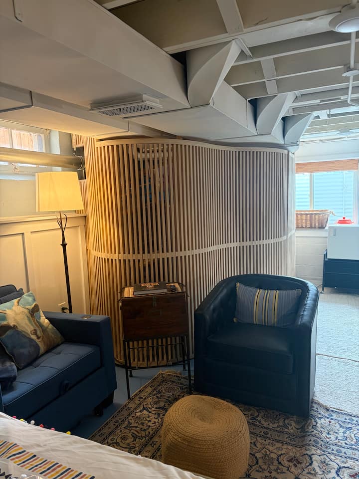 Highland Pk 2bed 
Suite Hottub Airport Near It All - Saint Paul, MN