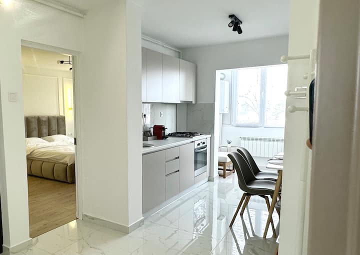 Max Apartment - Romênia