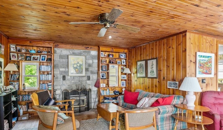 Rustic Old-charm Cabin With Sunset Beach - Kawartha Lakes
