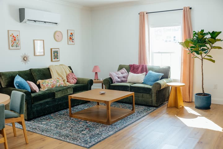 Confetti Cottage On Parkridge ~ Cozy Get Away - Knoxville, TN