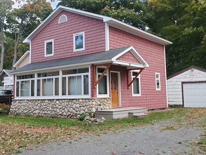 Sandy Pond Access / Cozy 3br-2ba Home - Southwick Beach State Park, Henderson