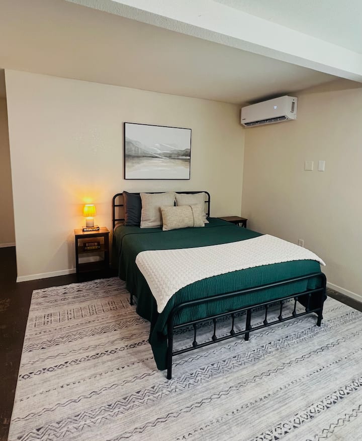 The Nineteenth - Loft B.
+Washer/dryer Included - 阿比林