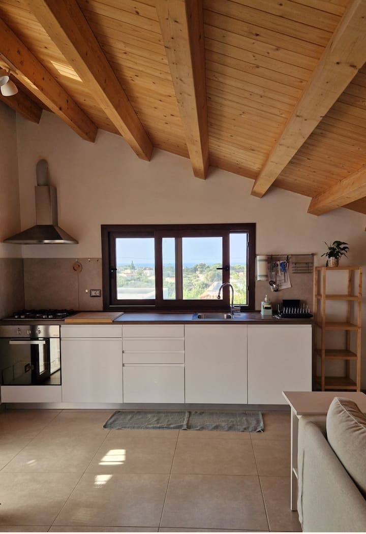 Villa Con 3 Appartamenti: 9 Posti Letto E 3 Bagni. - Scopello