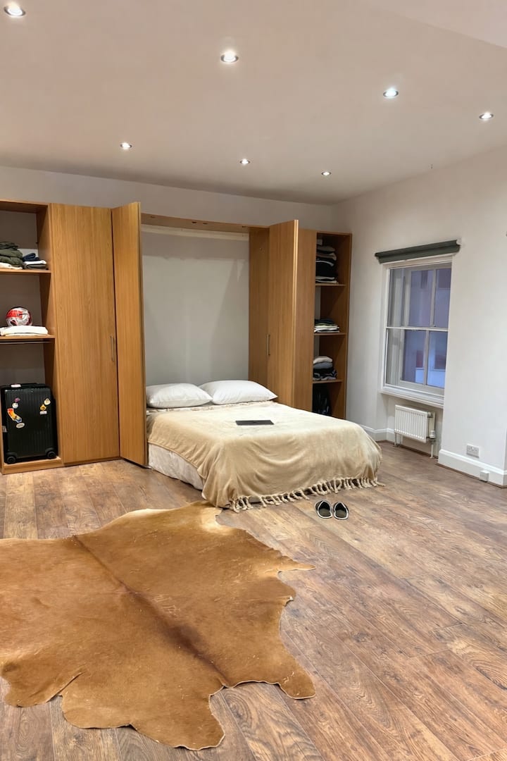 Soho Loft | Unbeatable Location | Walk Everywhere - Saint Pancras Station - London