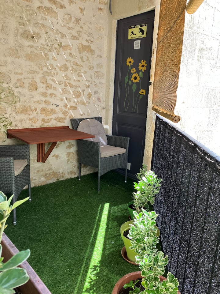 Rochefort Hyper Centre : Joli Studio Avec Terrasse - Rochefort, France