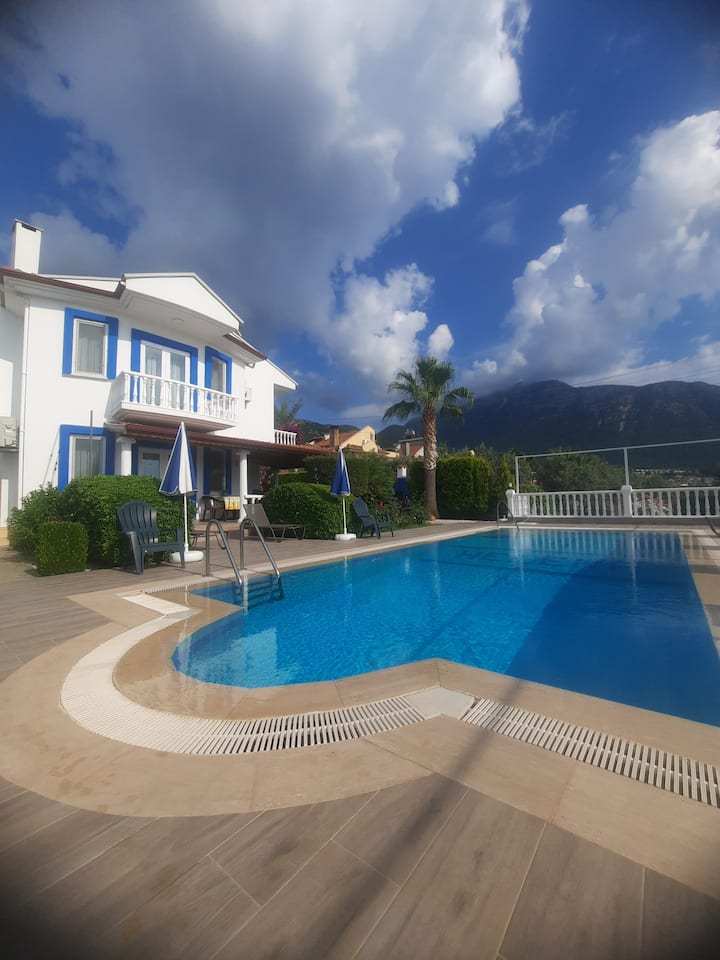 Detached Villa W/lovely Sunset View & Private Pool - Ölüdeniz
