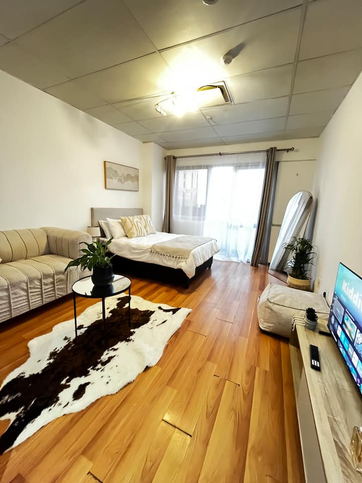 Stay Central. Stay Comfortable. Work & Play In Jhb - Johannesburg