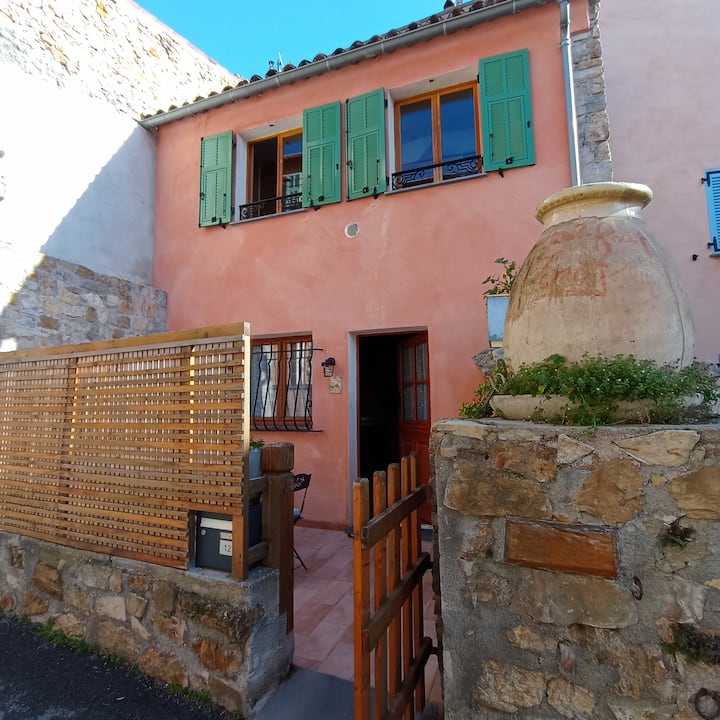 Charmant Village Proche Monaco -Mer Et Montagne - Menton