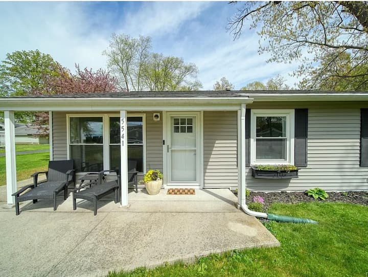 Manitou Beach Lake House - Devils Lake, Manitou Beach