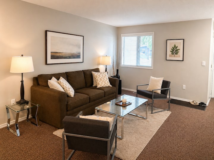 1 Bedroom Suite In Amenity Packed Resort. - Kelowna