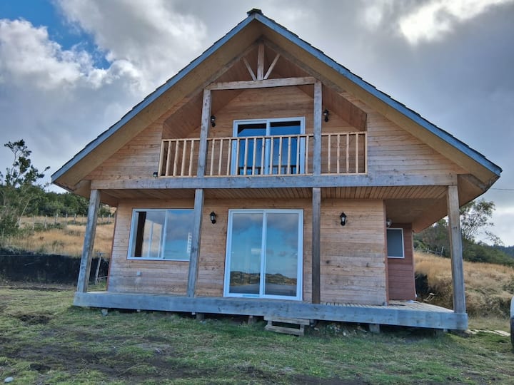 Hermosa Casa, Espaciosa, Vista Panorámica - Quellón