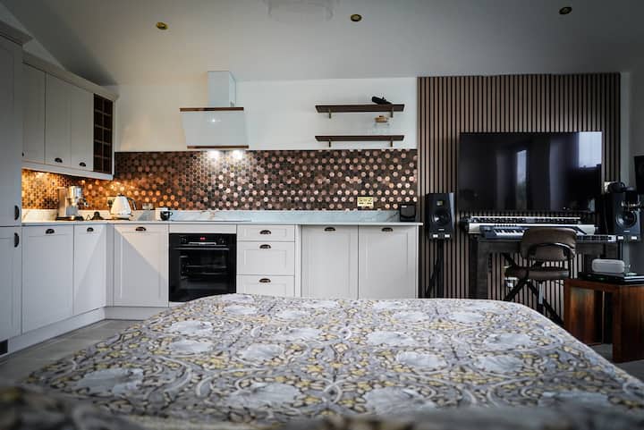 Quiet Cuffley Studio | Creative Garden Retreat - Enfield