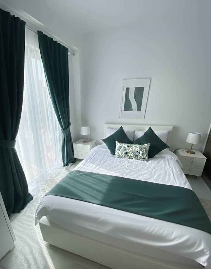 Emerald Coastal Retreat: 3 Min To Beach & Park - Costa da Caparica