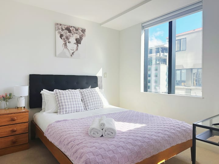 Modern Studio Near Sky Tower W/ Pool Gym & Balcony - Auckland