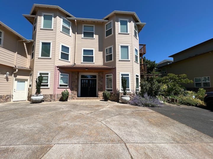 Gated 6bd6bath View Home With Resort Like Setting - Gresham, OR